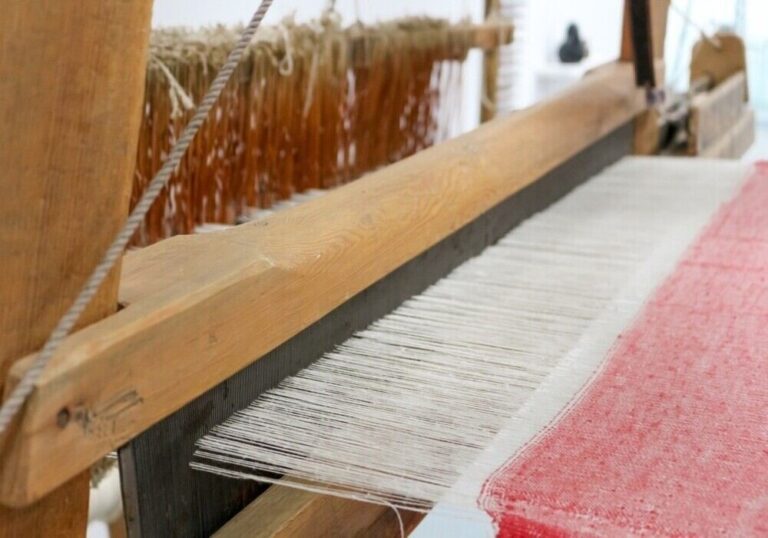 Total Guide On Types Of Canvas Fabric, Uses, & Qualities